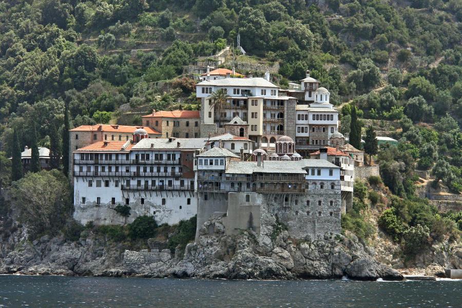 Mnisi ze świętej góry Atos chcą nałożenia klątwy na Putina. "Niszczy ...